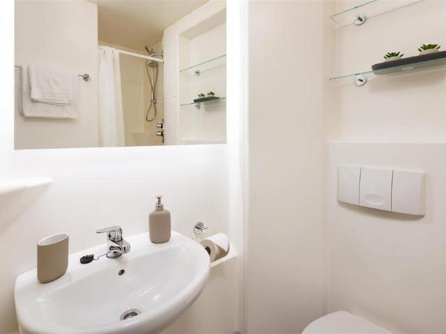 1 bedroom in a flat share to rent