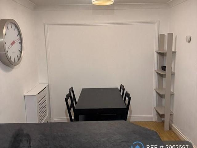 1 bedroom in a flat share to rent