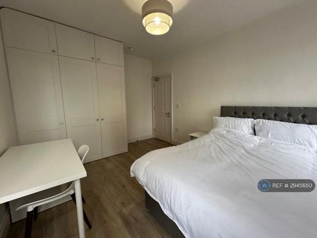 1 bedroom in a flat share to rent