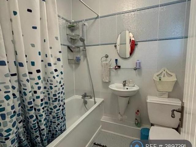 1 bedroom in a flat share to rent