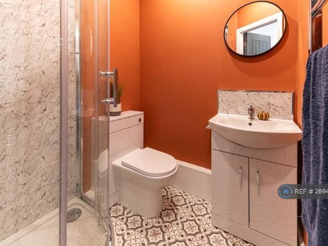 1 bedroom in a house share to rent