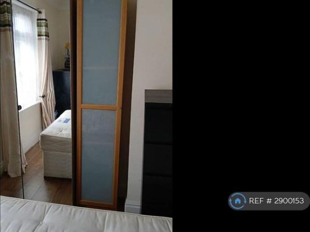 1 bedroom in a flat share to rent