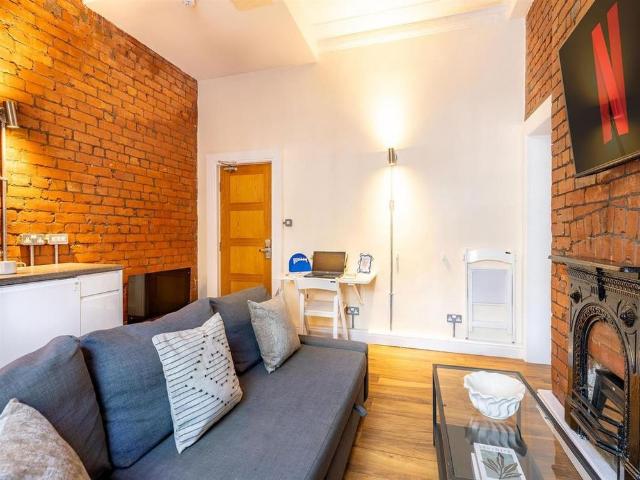 1 bedroom in a flat share to rent