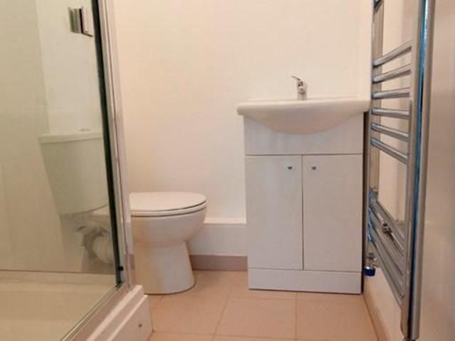 1 bedroom in a flat share to rent