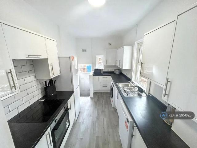 1 bedroom in a flat share to rent