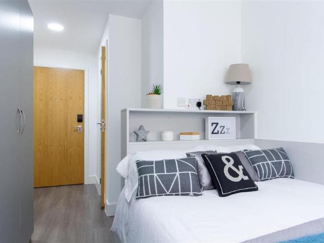 1 bedroom in a flat share to rent