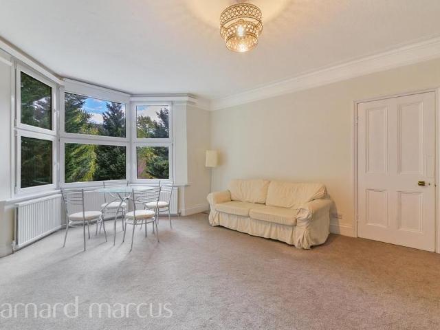 1 bedroom in a flat share to rent