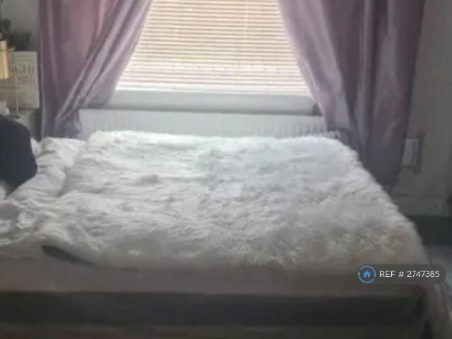 1 bedroom in a flat share to rent