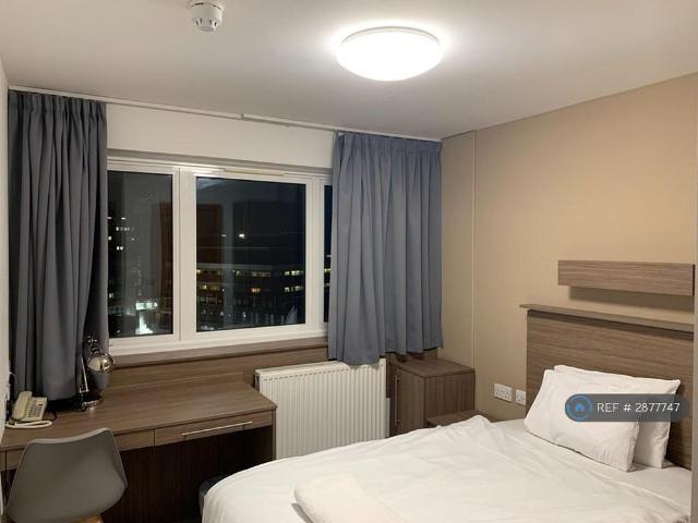 1 bedroom in a flat share to rent