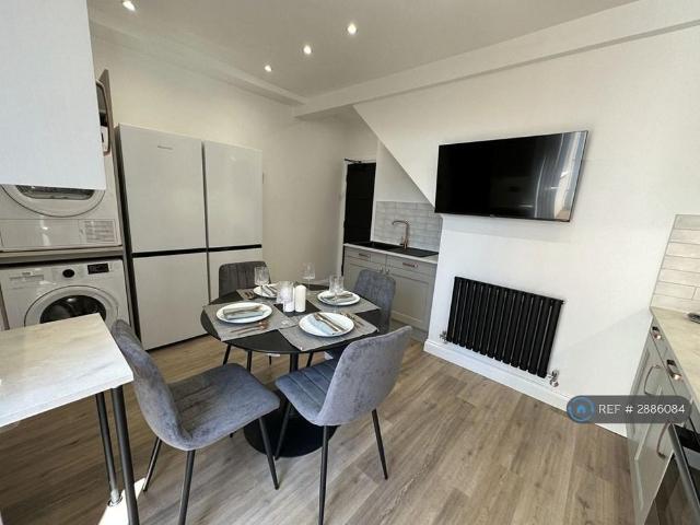 1 bedroom in a house share to rent