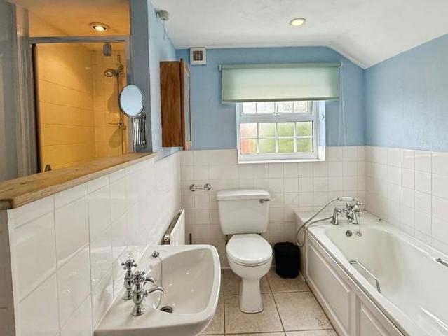 1 bedroom in a house share to rent
