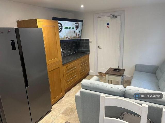 1 bedroom in a house share to rent