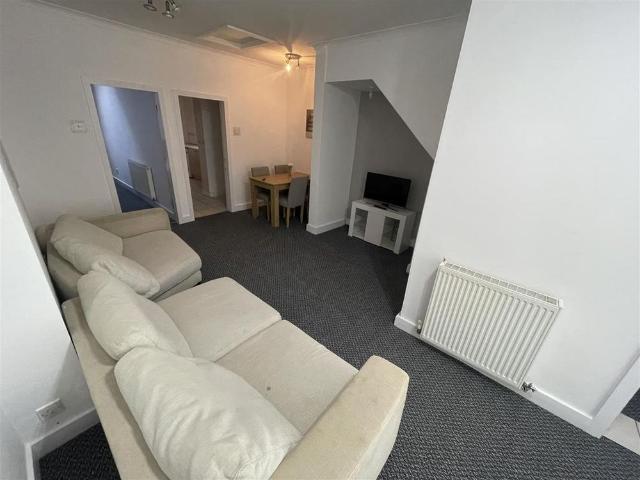 1 bedroom in a house share to rent