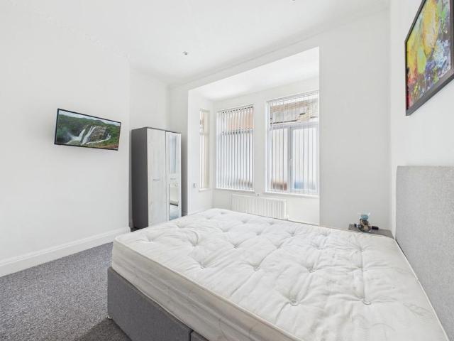 1 bedroom in a house share to rent