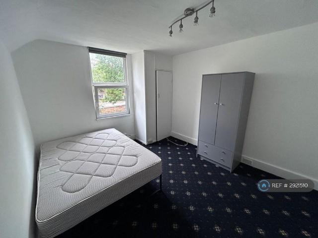 1 bedroom in a house share to rent