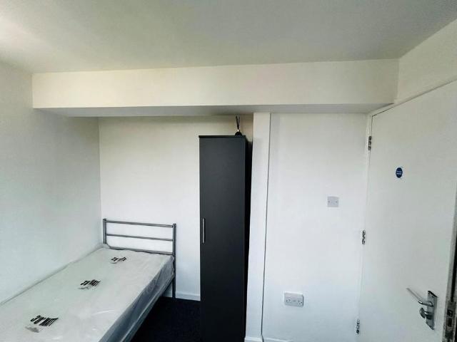 1 bedroom in a house share to rent