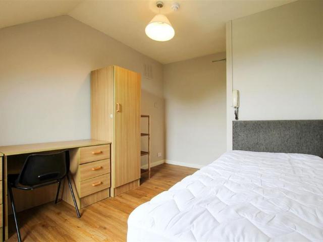 1 bedroom in a house share to rent