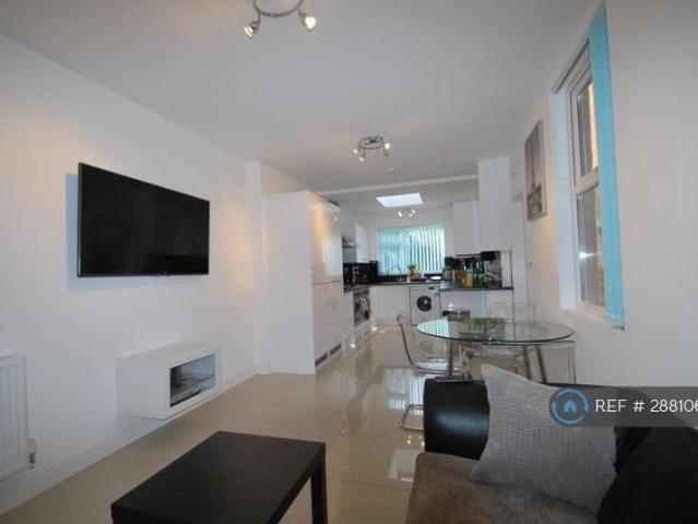 1 bedroom in a house share to rent