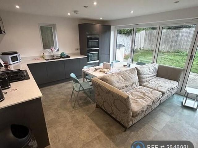 1 bedroom in a house share to rent