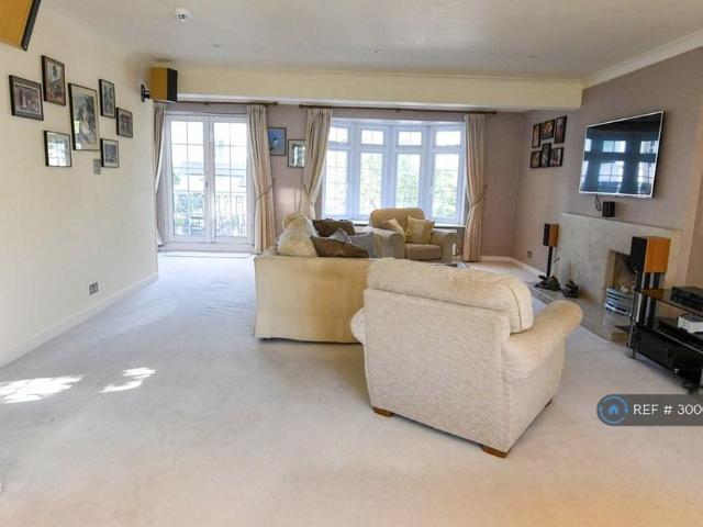 1 bedroom in a house share to rent