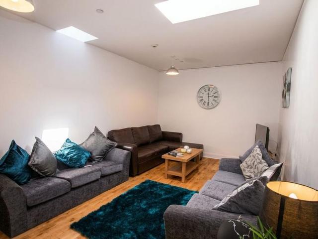 1 bedroom in a house share to rent