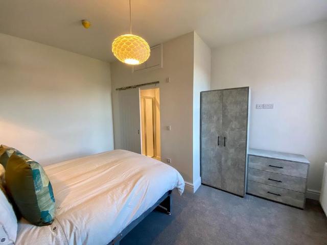 1 bedroom in a house share to rent