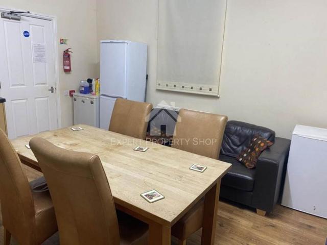 1 bedroom in a house share to rent