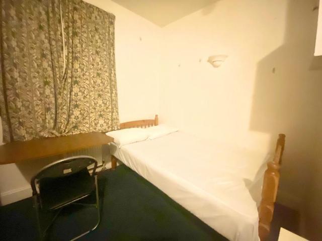 1 bedroom in a house share to rent
