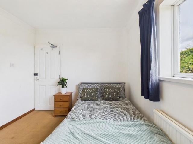 1 bedroom in a house share to rent