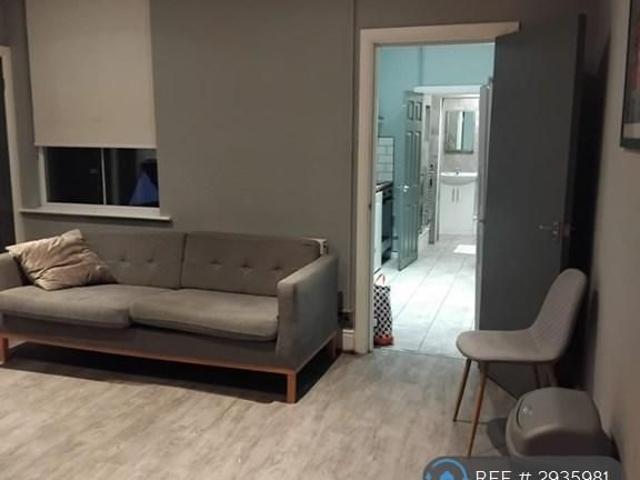 1 bedroom in a house share to rent