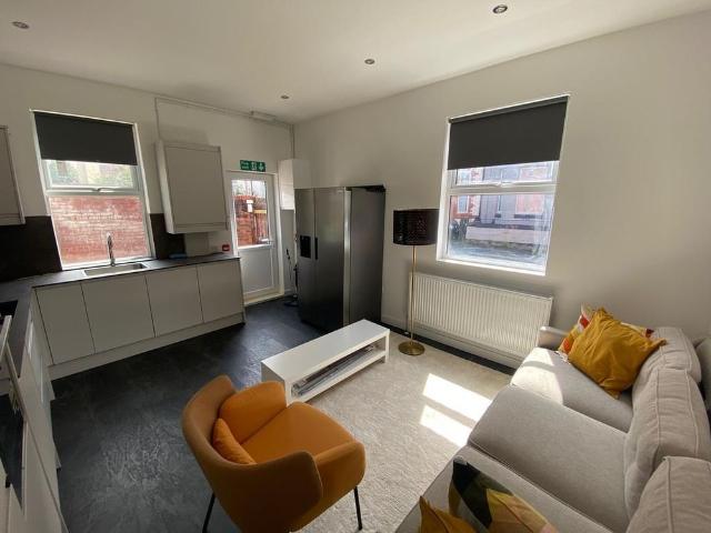 1 bedroom in a house share to rent