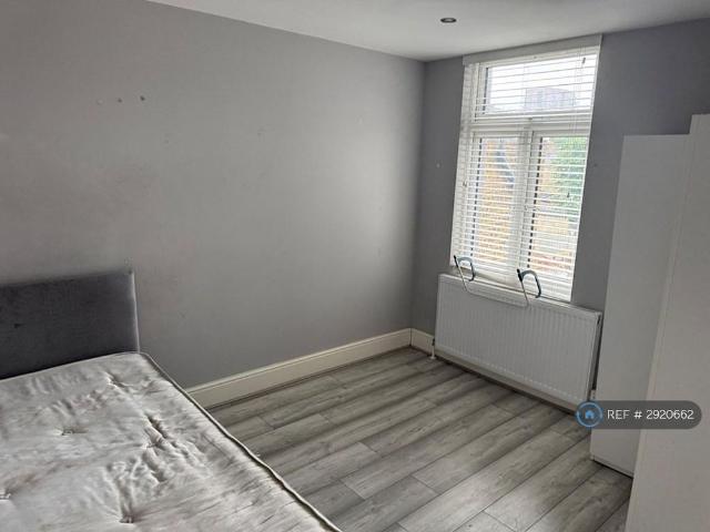 1 bedroom in a house share to rent