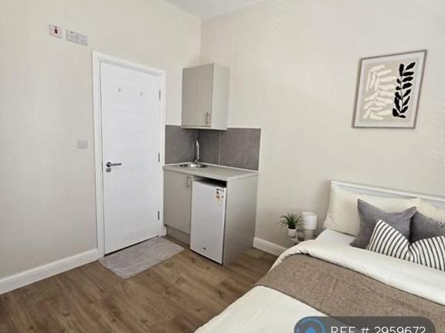 1 bedroom in a house share to rent