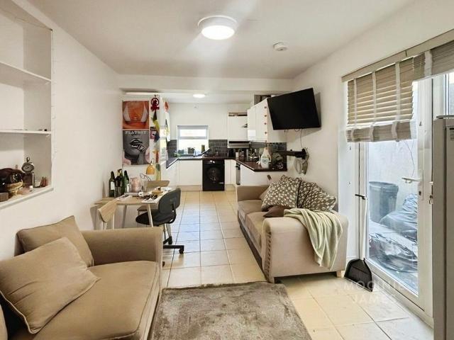 1 bedroom in a house share to rent