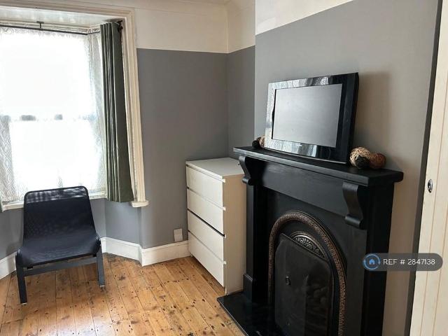 1 bedroom in a house share to rent