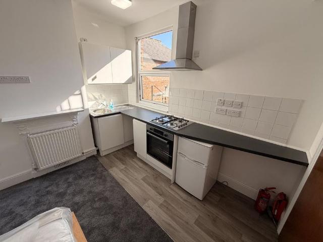 1 bedroom in a house share to rent