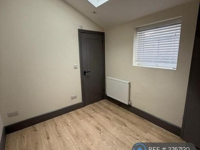 1 bedroom in a house share to rent