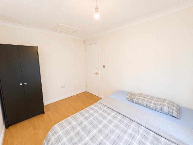 1 bedroom in a house share to rent