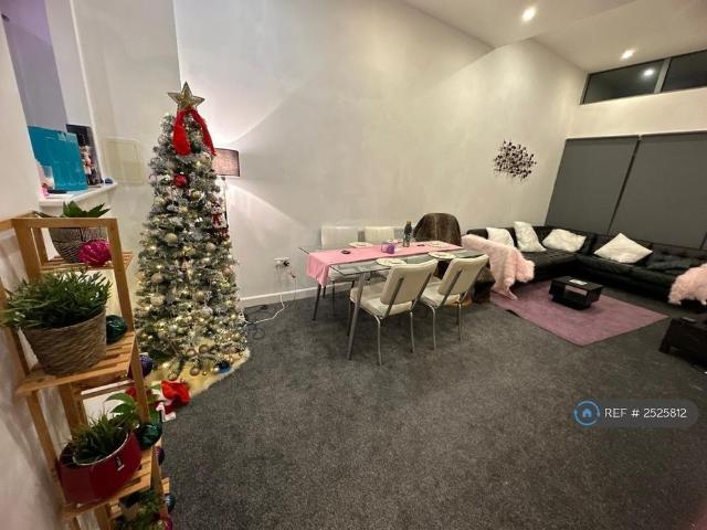 1 bedroom in a house share to rent