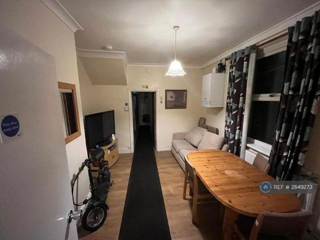 1 bedroom in a house share to rent