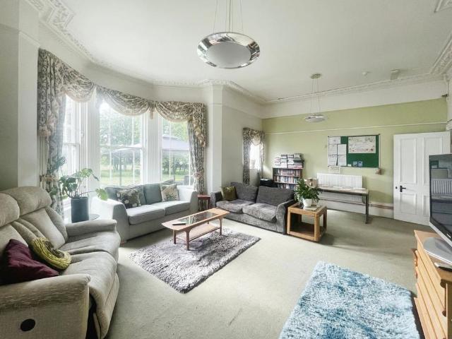 1 bedroom in a house share to rent