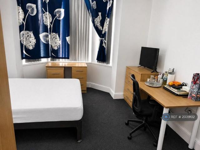 1 bedroom in a house share to rent