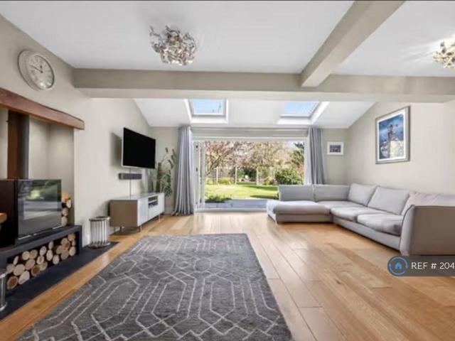 1 bedroom in a house share to rent