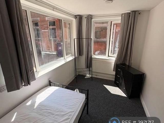 1 bedroom in a house share to rent