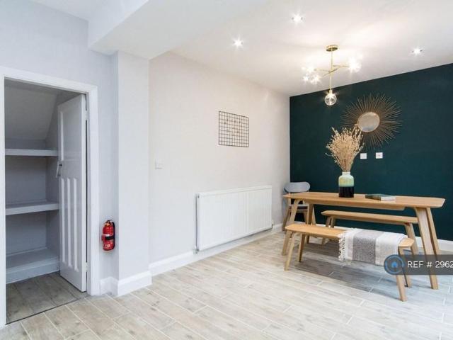 1 bedroom in a house share to rent
