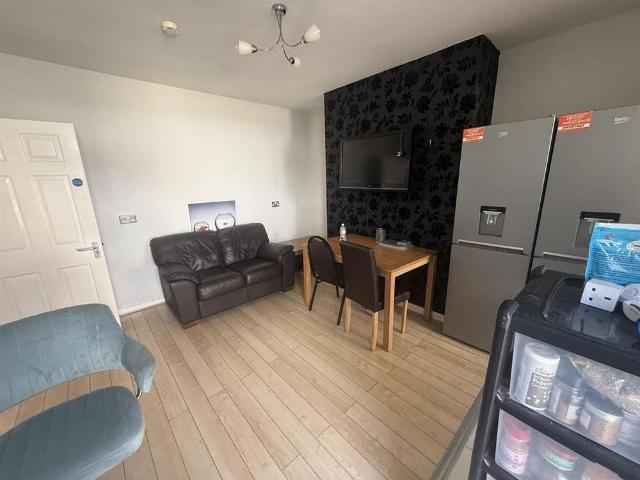 1 bedroom in a house share to rent