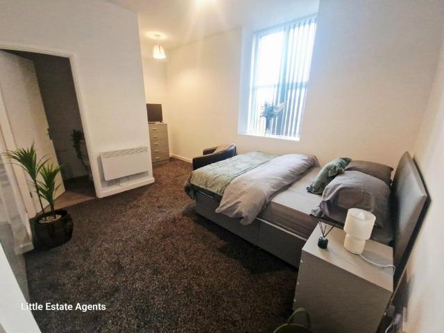 1 bedroom in a house share to rent