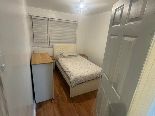 1 bedroom in a house share to rent