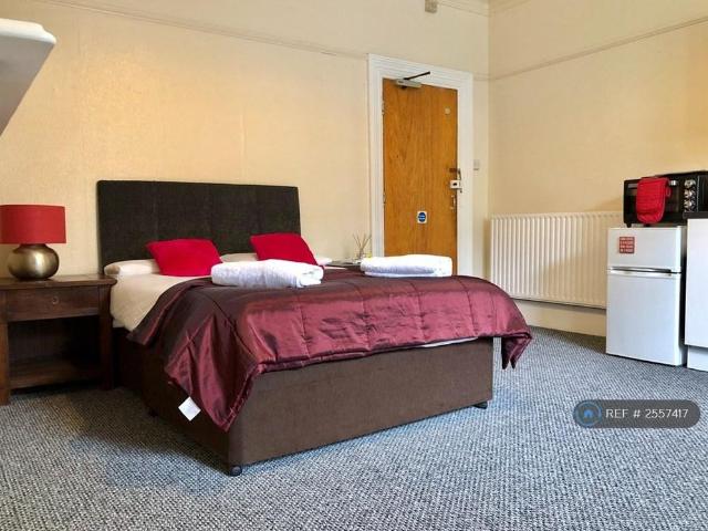 1 bedroom in a house share to rent