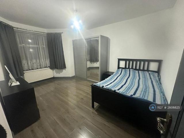 1 bedroom in a house share to rent